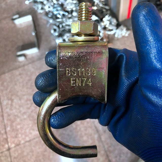 BS1139 EN74 Pressed Scaffolding Coupler Plated Toe Board Clip from ...